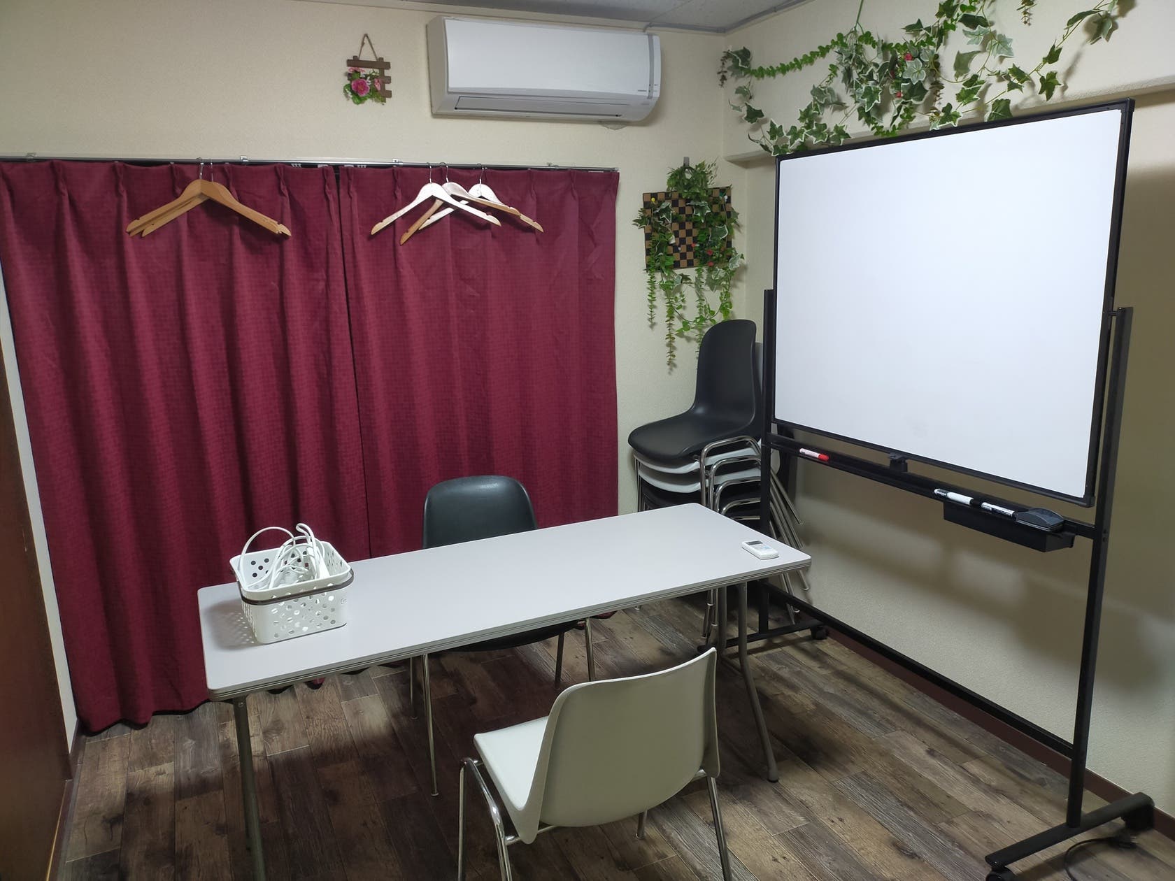 ≪ルームA≫小規模面接、女子会やパーティ！鍋パ、タコパ等調理可、ボードゲームパーティーゲーム充実なレンタルスペースの写真7