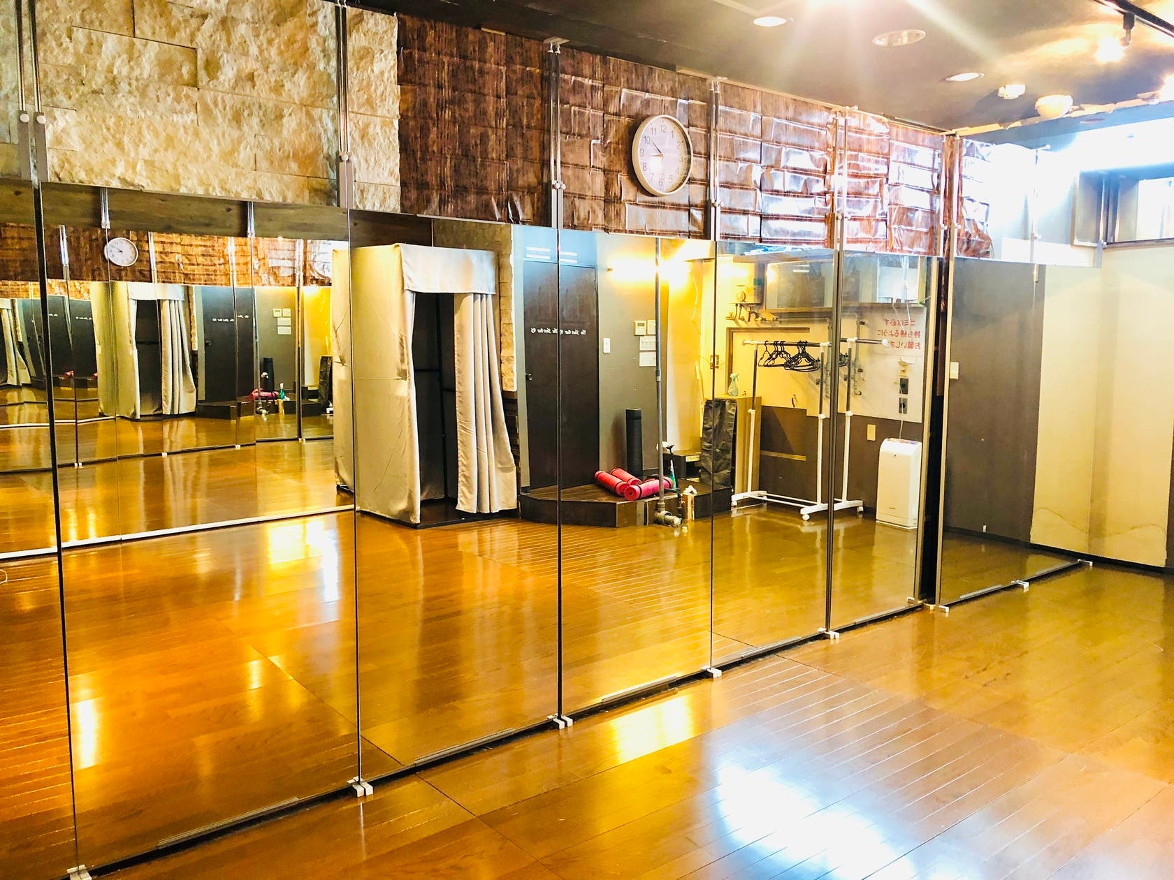 【川崎駅徒歩5分】ダンスができるレンタルスタジオ！24時間営業、大型鏡、フローリング★当日予約も可能！ダンス以外でも使えますの写真5