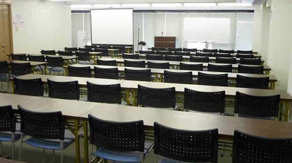 【淡路町】最大72名収容!講演会やセミナーにも便利な大会議室の写真1