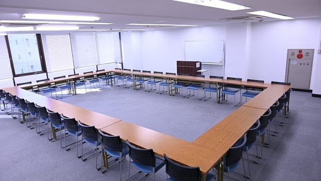 駅チカで講演会、セミナー、パーティーなど様々な用途に NATULUCK神保町 8階中会議室の写真2