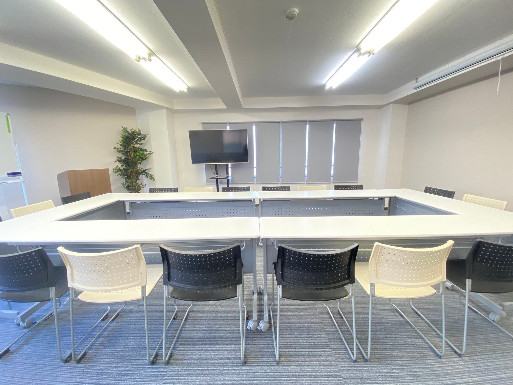 🎯新大阪駅徒歩1分🎯【インボイス対応で経費も安心】🌈隣に控室用意可能(要予約)🌈追加料金不要🌈◆お気軽会議室新大阪terra◆の写真2