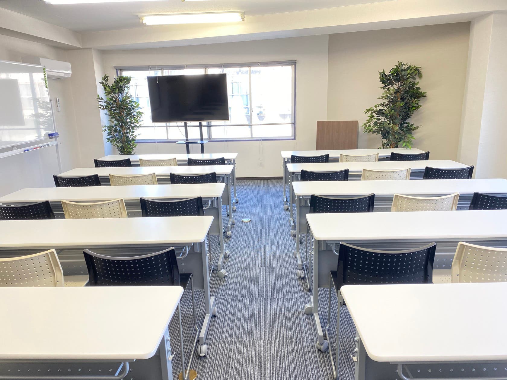 🎯新大阪駅徒歩1分🎯【インボイス対応で経費も安心】🌈隣に控室用意可能(要予約)🌈追加料金不要🌈◆お気軽会議室新大阪terra◆の写真3