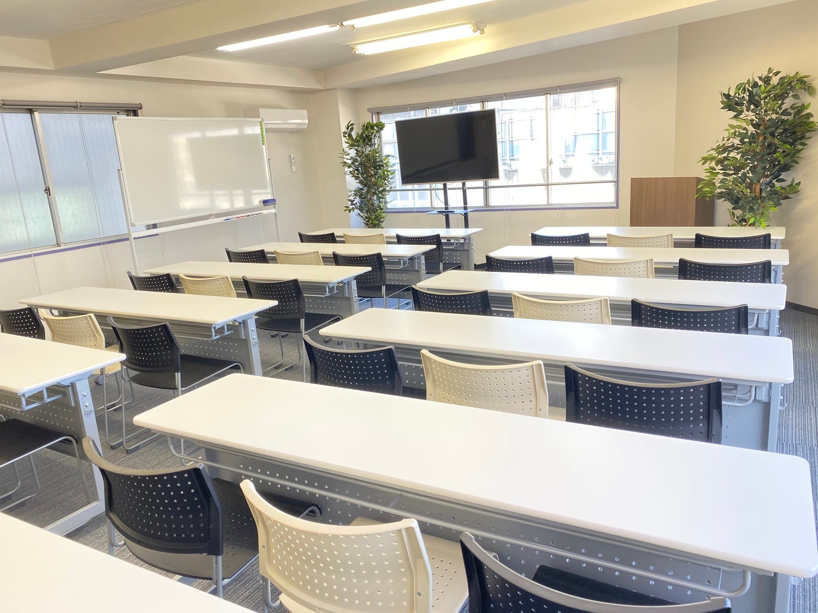 🎯新大阪駅徒歩1分🎯【インボイス対応で経費も安心】🌈隣に控室用意可能(要予約)🌈追加料金不要🌈◆お気軽会議室新大阪terra◆の写真4