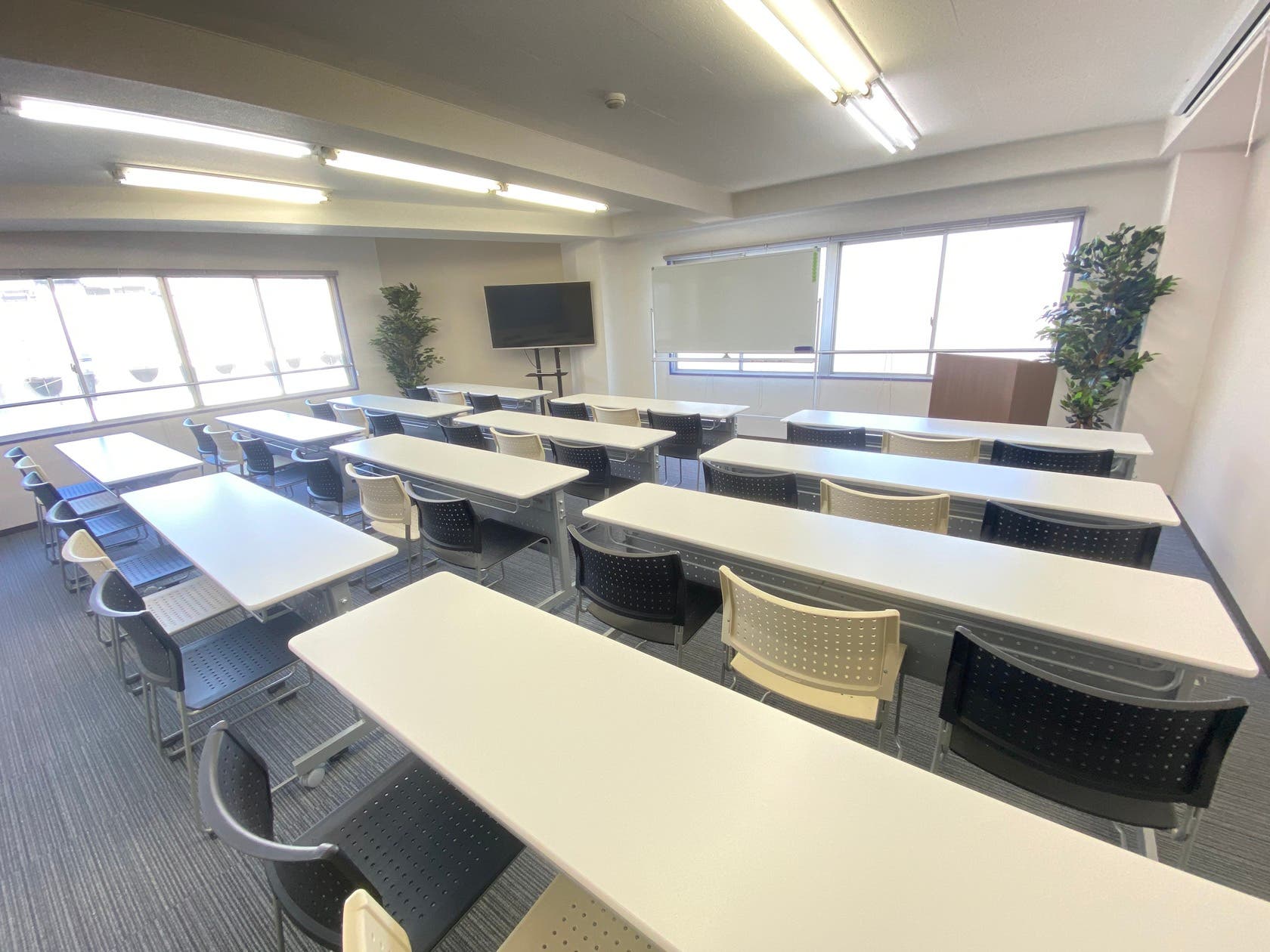 🎯新大阪駅徒歩1分🎯【インボイス対応で経費も安心】🌈隣に控室用意可能(要予約)🌈追加料金不要🌈◆お気軽会議室新大阪terra◆の写真5