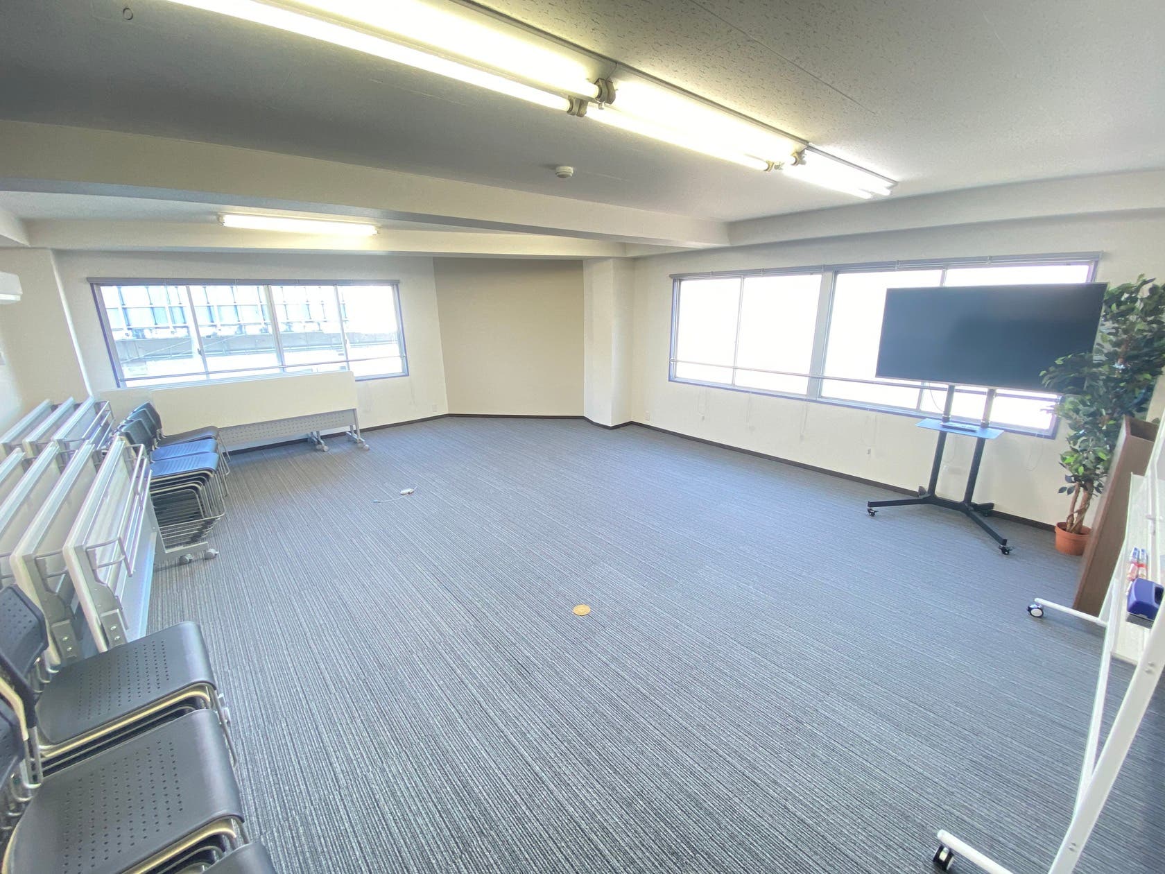 🎯新大阪駅徒歩1分🎯【インボイス対応で経費も安心】🌈隣に控室用意可能(要予約)🌈追加料金不要🌈◆お気軽会議室新大阪terra◆の写真9