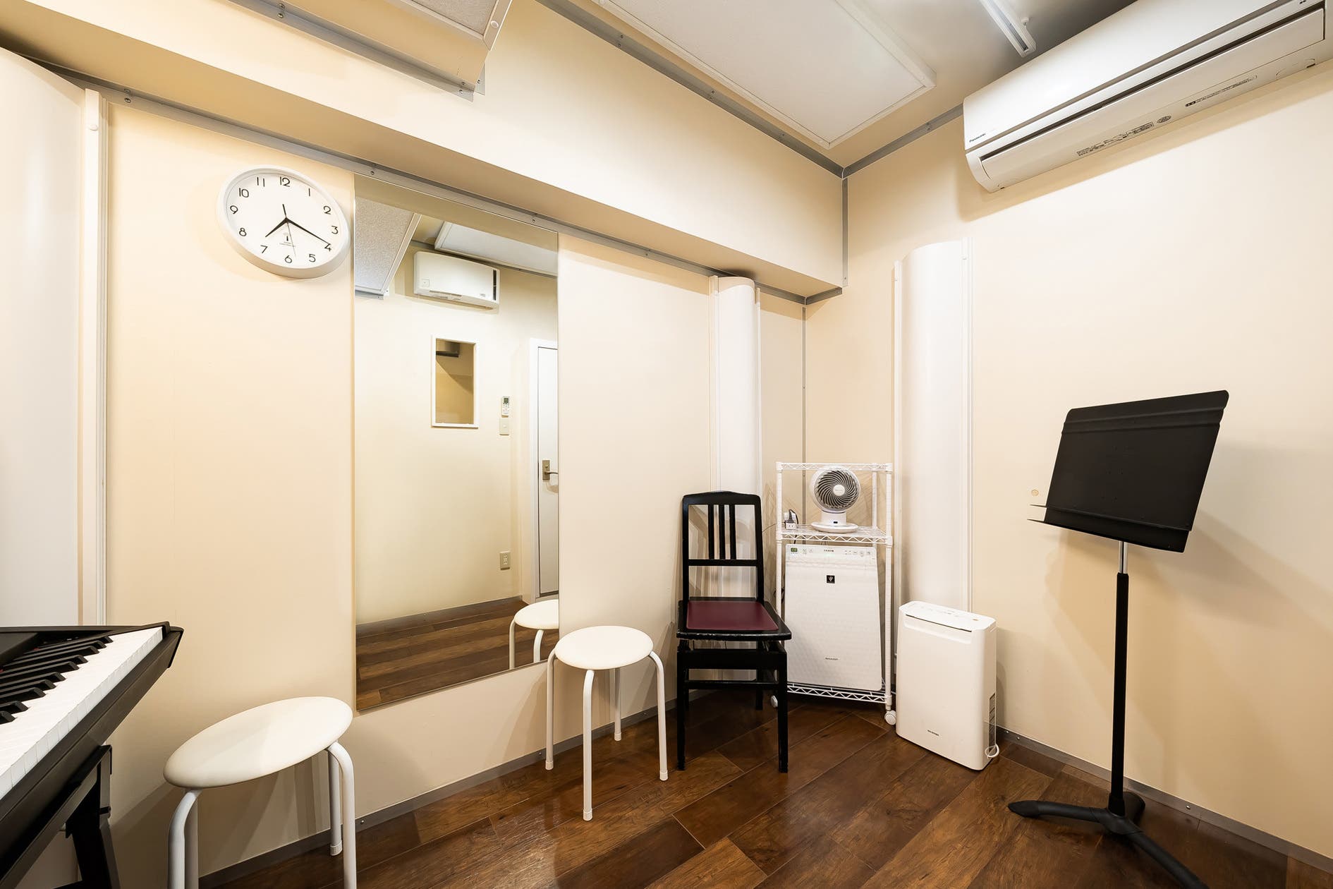 【Bst】清潔で快適、24時間OK。高速フリーWiFi、スピーカー、電子ピアノ完備。テレワークレッスン練習お稽古撮影等の写真4