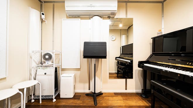 【Ast】月1調律のピアノ、Dr40の高防音性能、清潔で快適、24時間OK。テレワーク会議レッスン練習お稽古撮影収録等の写真2