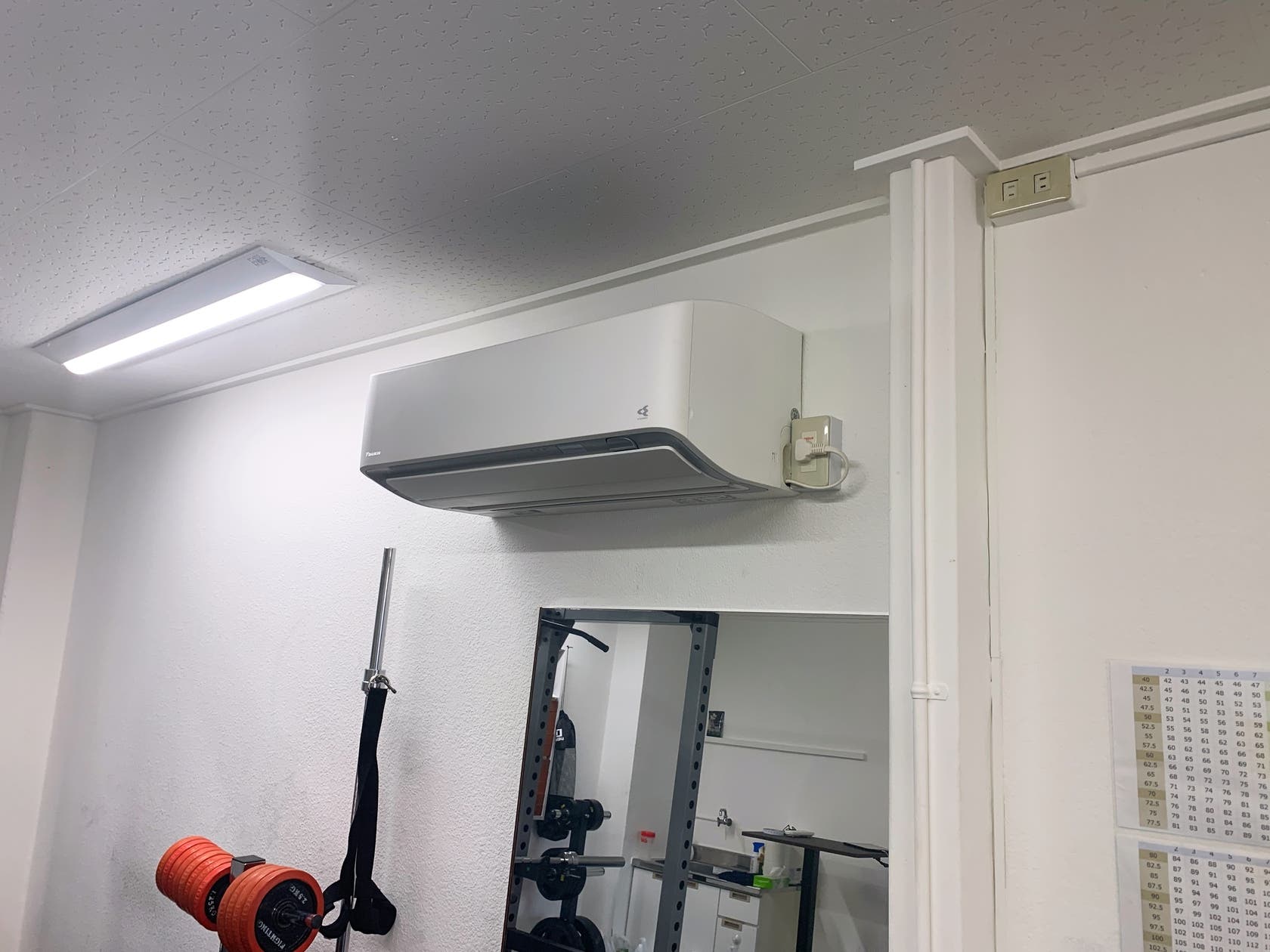 駅から徒歩二分の激チカ！当日予約可能、貸し切りであなただけのジムにも!トレーナーのパーソナル指導にもの写真11