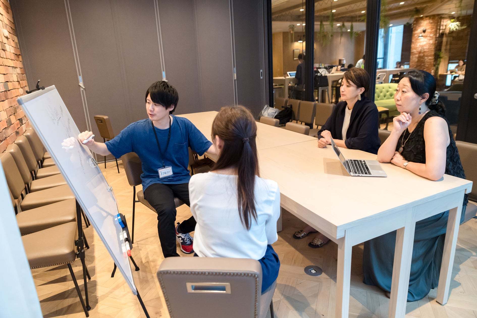 【渋谷駅5分】会議/ワークショップ/勉強会/セミナー等OK!結婚式場を使用したシェアオフィスの貸し会議室✨の写真9