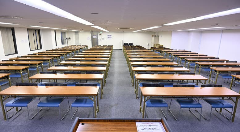 アクセス良好！最大148名収容の広々大会議室！！
