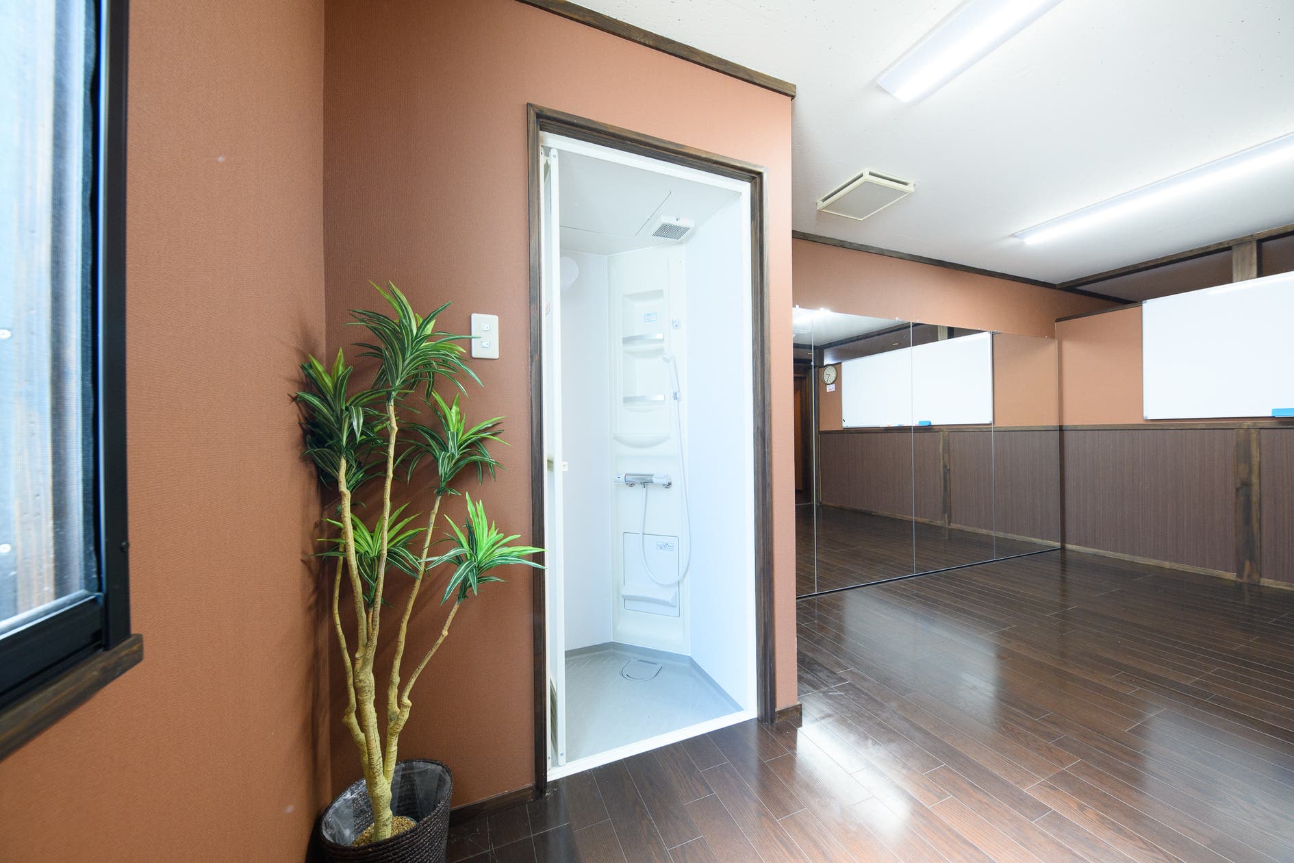 24hOPEN.大型ミラー設置でヨガやピラティスに最適の写真11