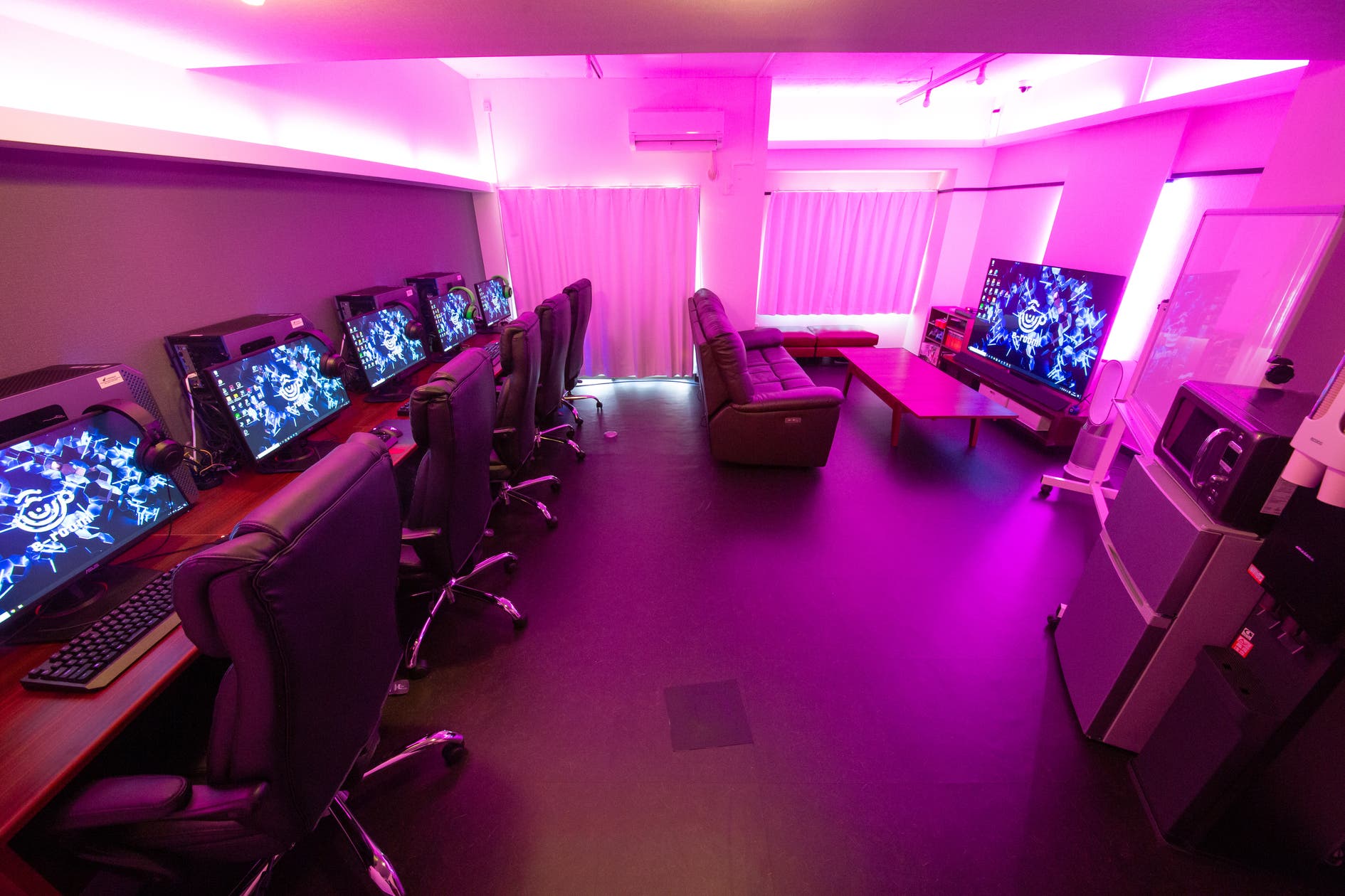 新宿 ゲーミングPC五台完備のレンタルスペース【HYGe-Room】の写真6