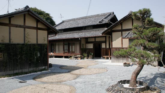 【大阪・堺】撮影会にも人気の広々とした古民家スペースの写真1