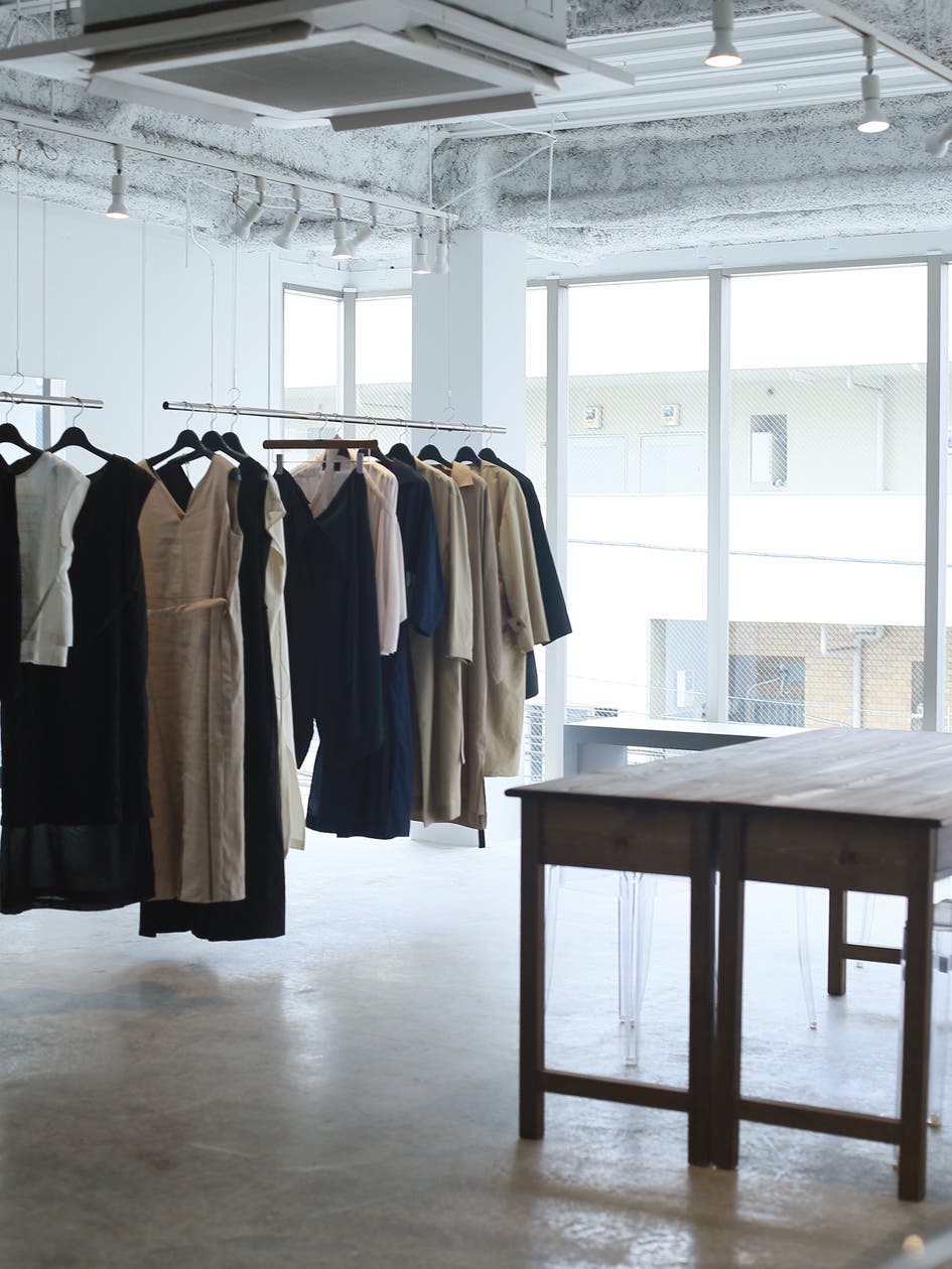 渋谷OZstudioガラス張りの白い空間の写真3