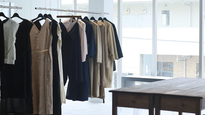 渋谷OZstudioガラス張りの白い空間の写真3