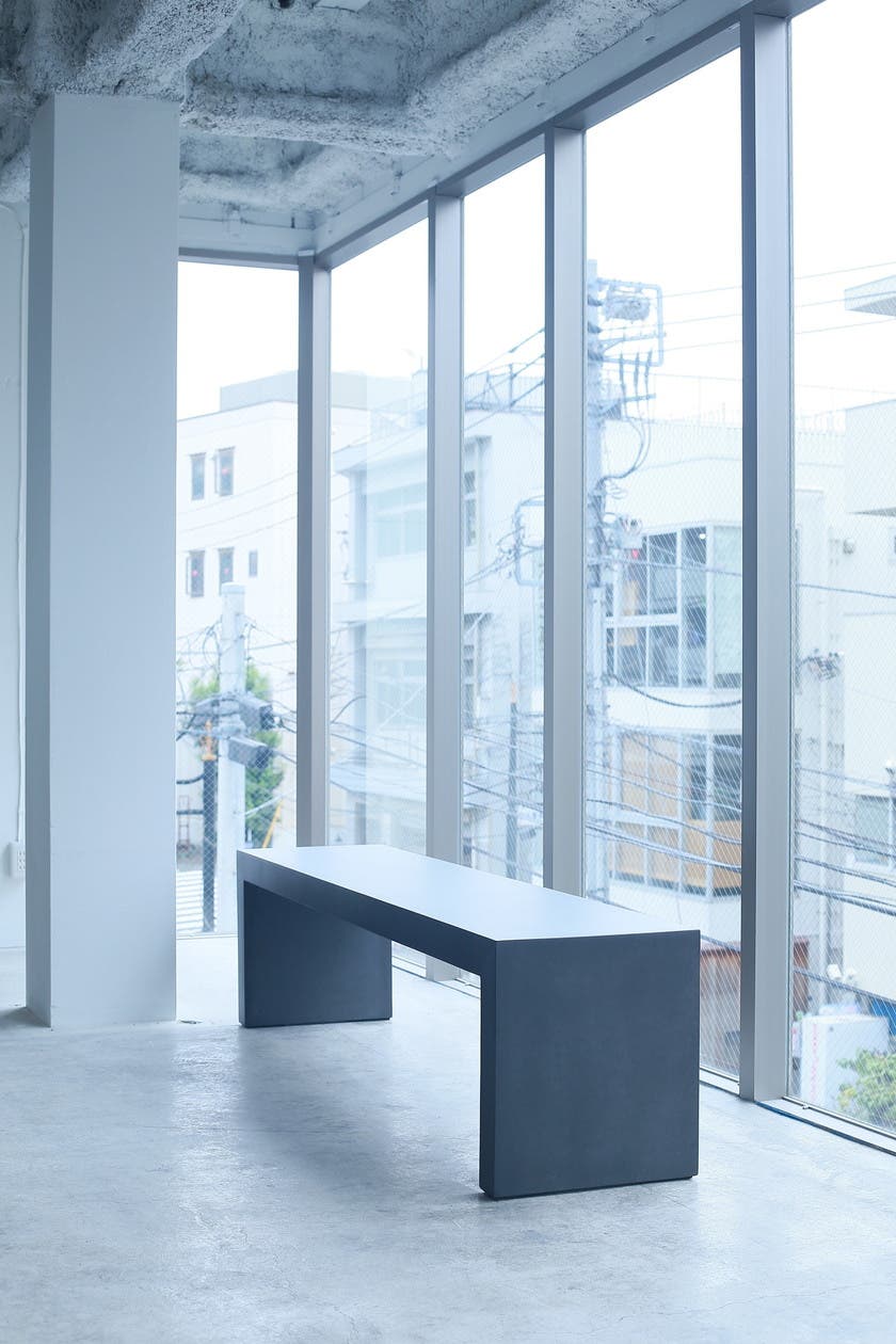 渋谷OZstudioガラス張りの白い空間の写真7