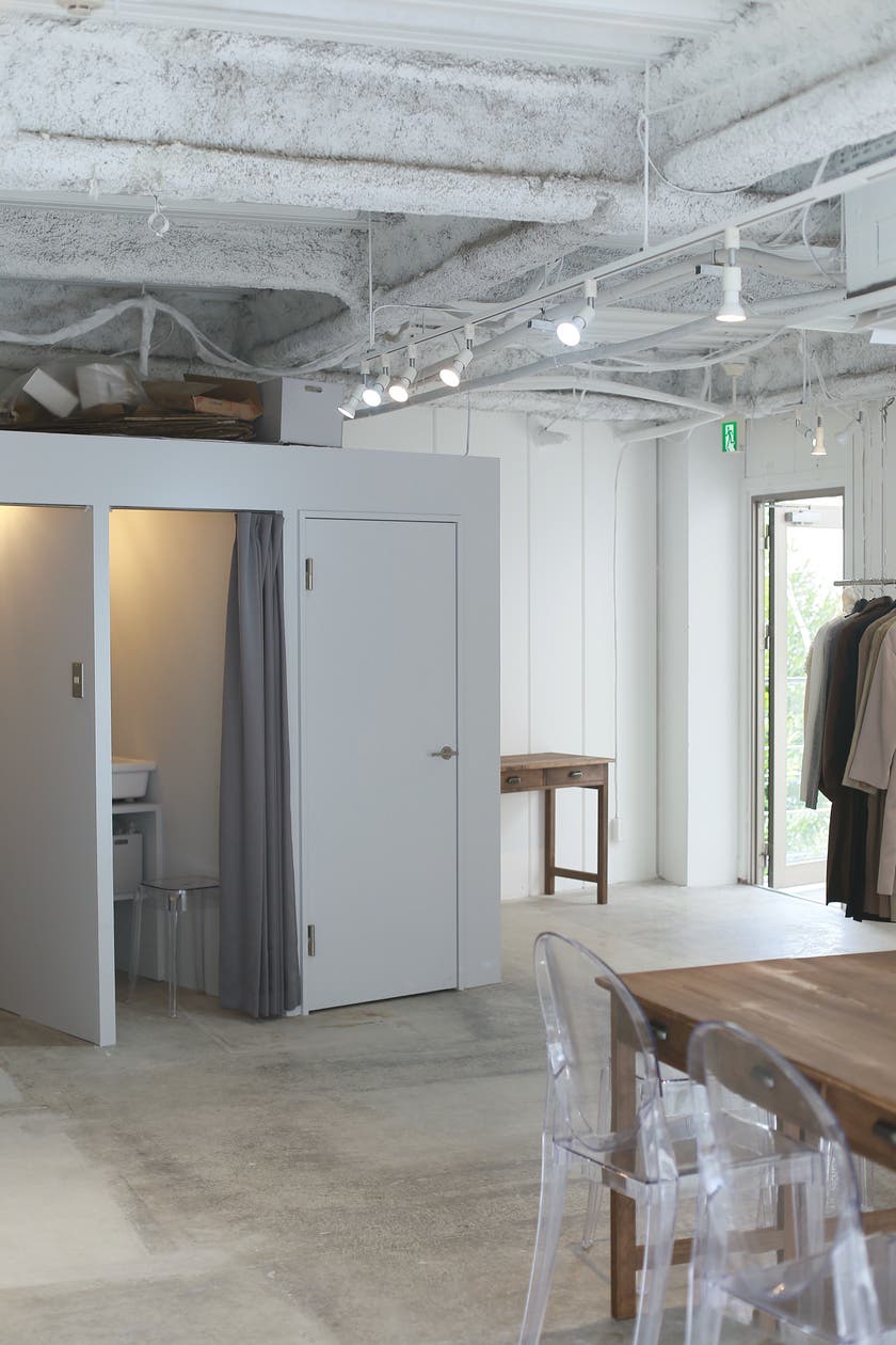 渋谷OZstudioガラス張りの白い空間の写真13