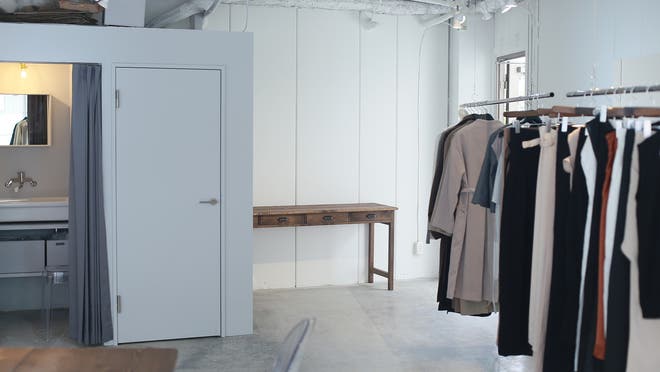 渋谷OZstudioガラス張りの白い空間の写真14