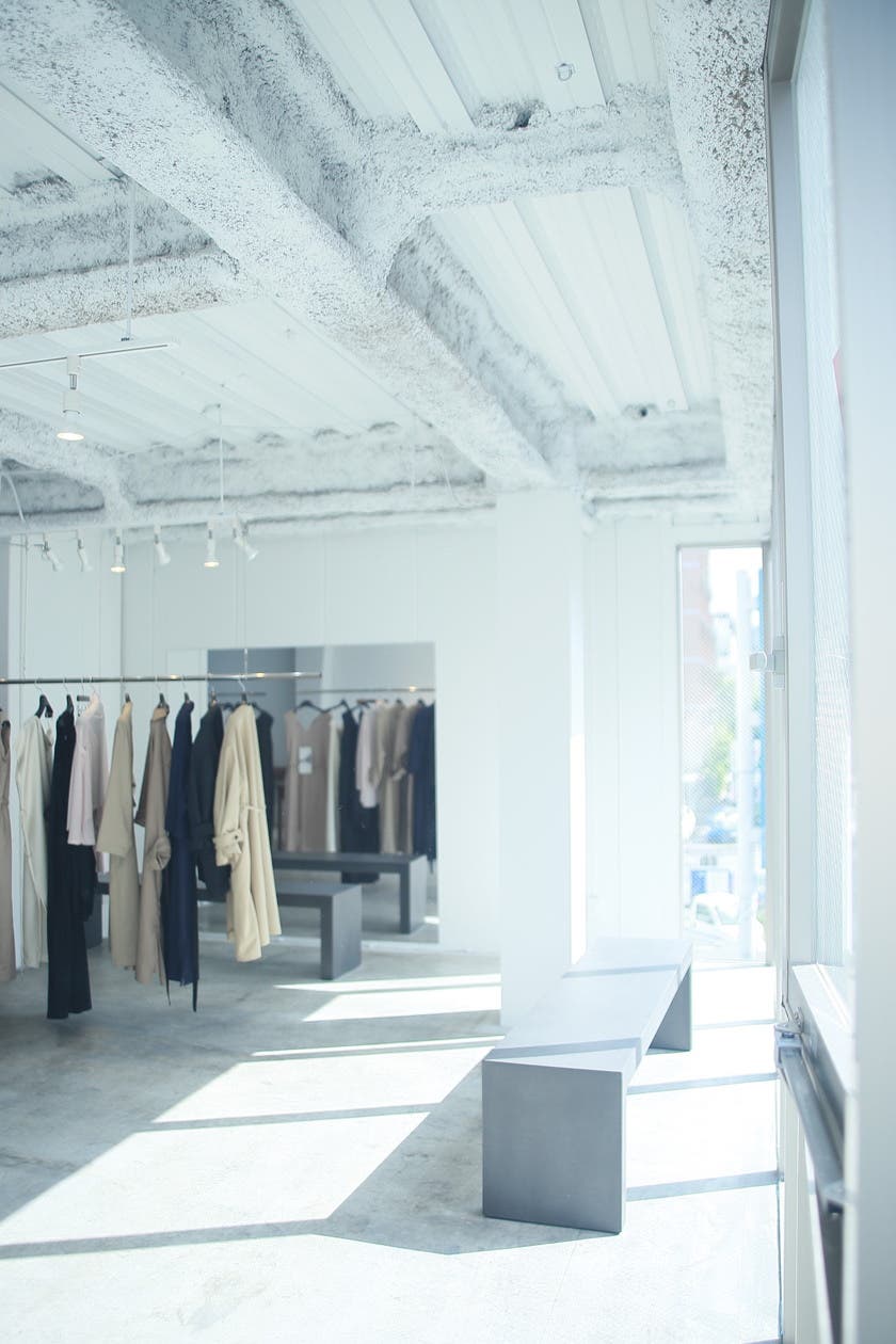 渋谷OZstudioガラス張りの白い空間の写真22