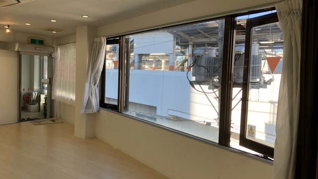 草加駅東口より徒歩1分!24時間・365日営業。ダンスが出来るレンタルスタジオPiattoです。草加駅のホームから見えます!の写真5