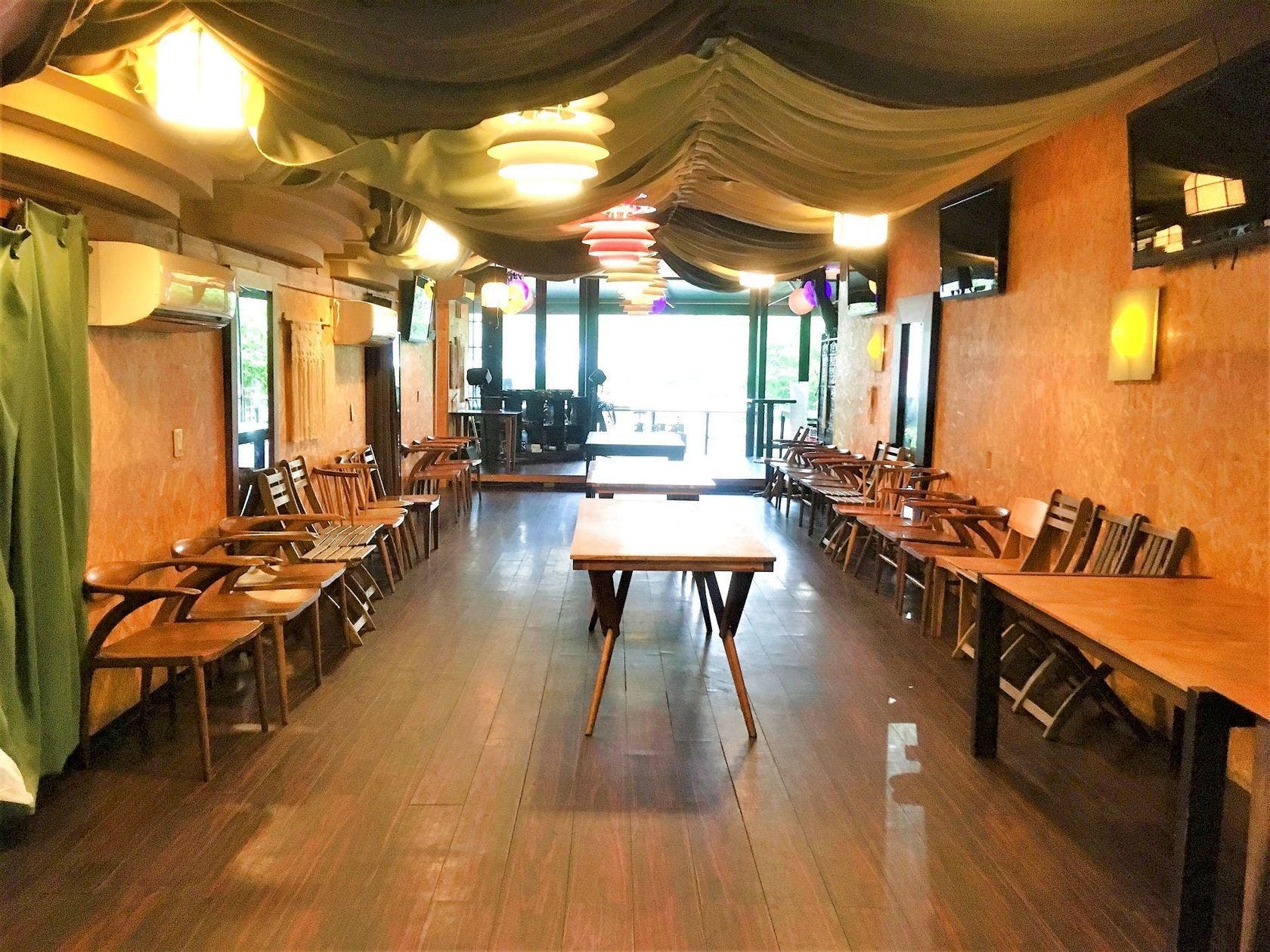 ✨桟橋付きテラスで非日常空間✨【貸切BBQ】Lounge CRIB★本格的BBQ！テラスには可動式の屋根があり雨天も安心‼の写真4