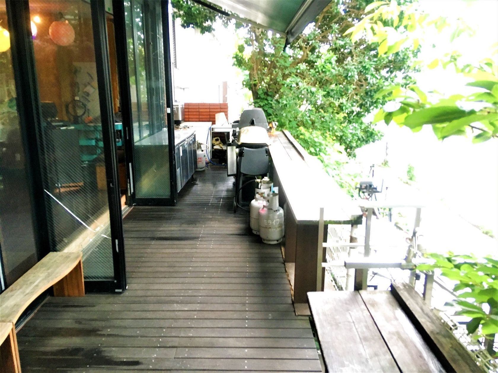✨桟橋付きテラスで非日常空間✨【貸切BBQ】Lounge CRIB★本格的BBQ！テラスには可動式の屋根があり雨天も安心‼の写真7