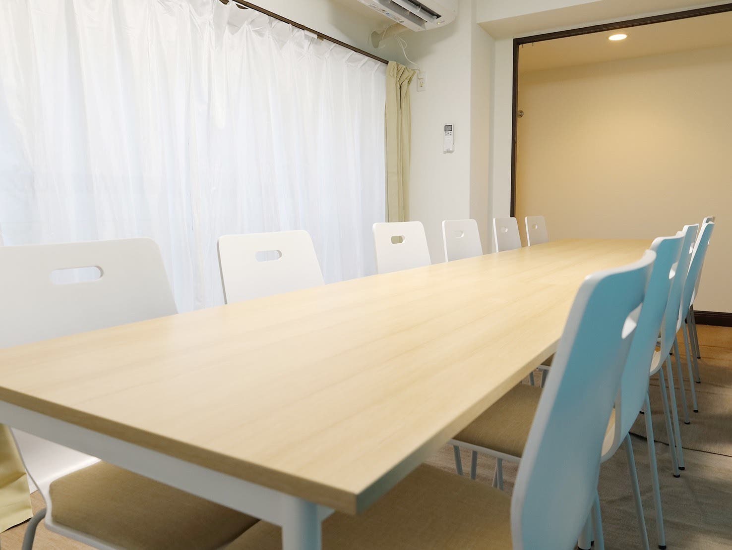 ★【赤羽5分】明るくお洒落。窓有り換気可能。高速WiFi！テレワーク、会議、レッスン等（最大16名・Room A）の写真4