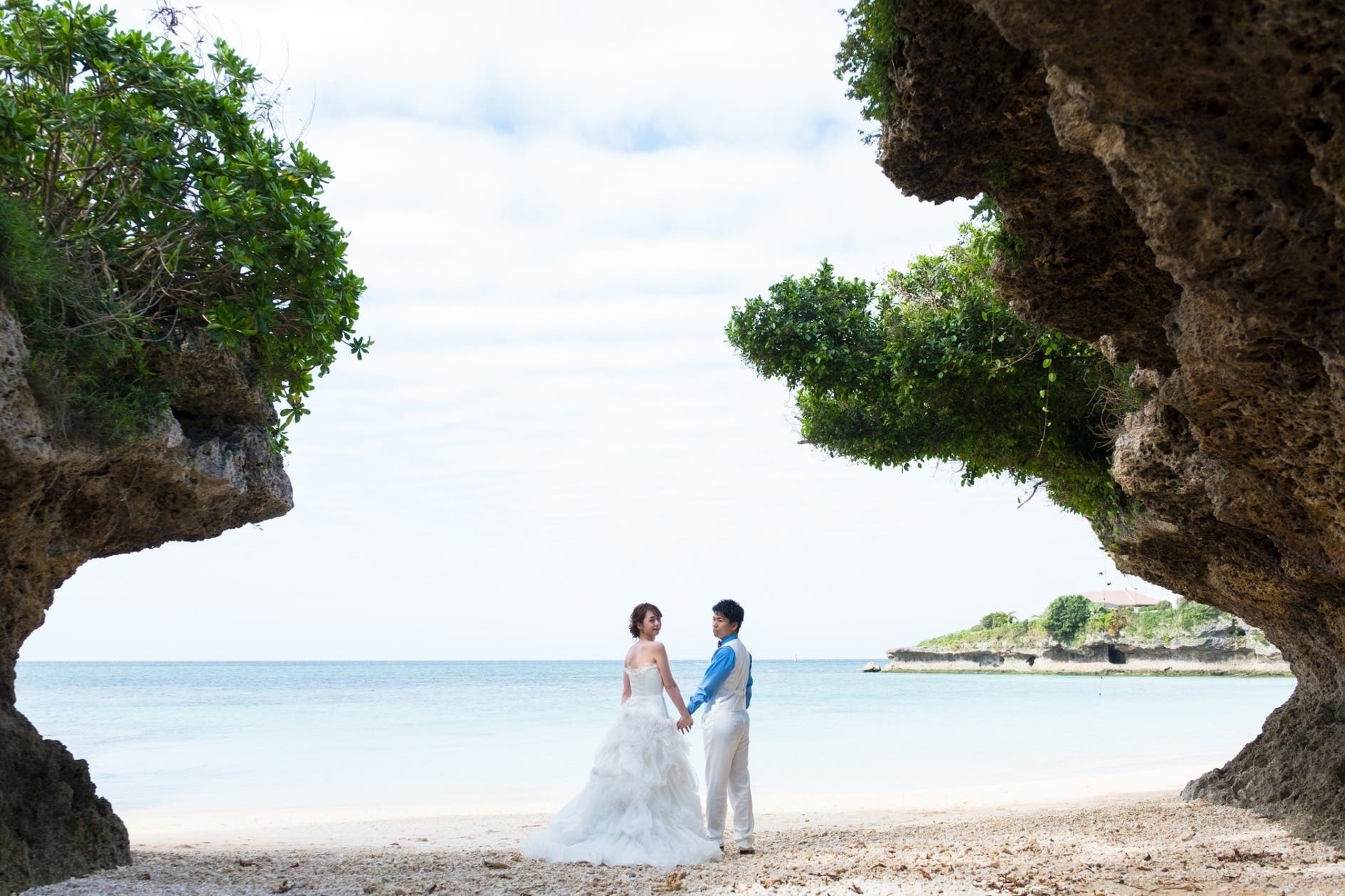 ウェディング衣装一式レンタル（新郎&新婦衣装1着ずつ、ブーケなど小物一式）の画像3