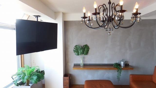 大きな窓と屋上テラスのソファーからのロケーションは最高!!スカイツリーが一望。隅田川に面した隠れ家的なプライベート空間です。の写真4