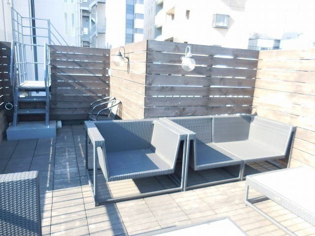 大きな窓と屋上テラスのソファーからのロケーションは最高！！スカイツリーが一望。隅田川に面した隠れ家的なプライベート空間です。の写真23