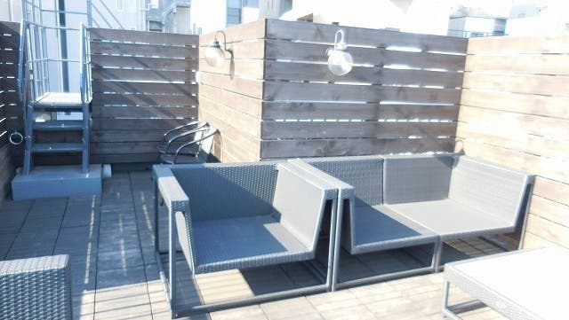 大きな窓と屋上テラスのソファーからのロケーションは最高!!スカイツリーが一望。隅田川に面した隠れ家的なプライベート空間です。の写真23