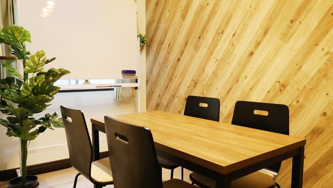 ★【赤羽5分】明るくお洒落。窓有り換気可能。高速WiFi!テレワーク、会議、レッスン等。貸会議室(最大6名・Room B)の写真1