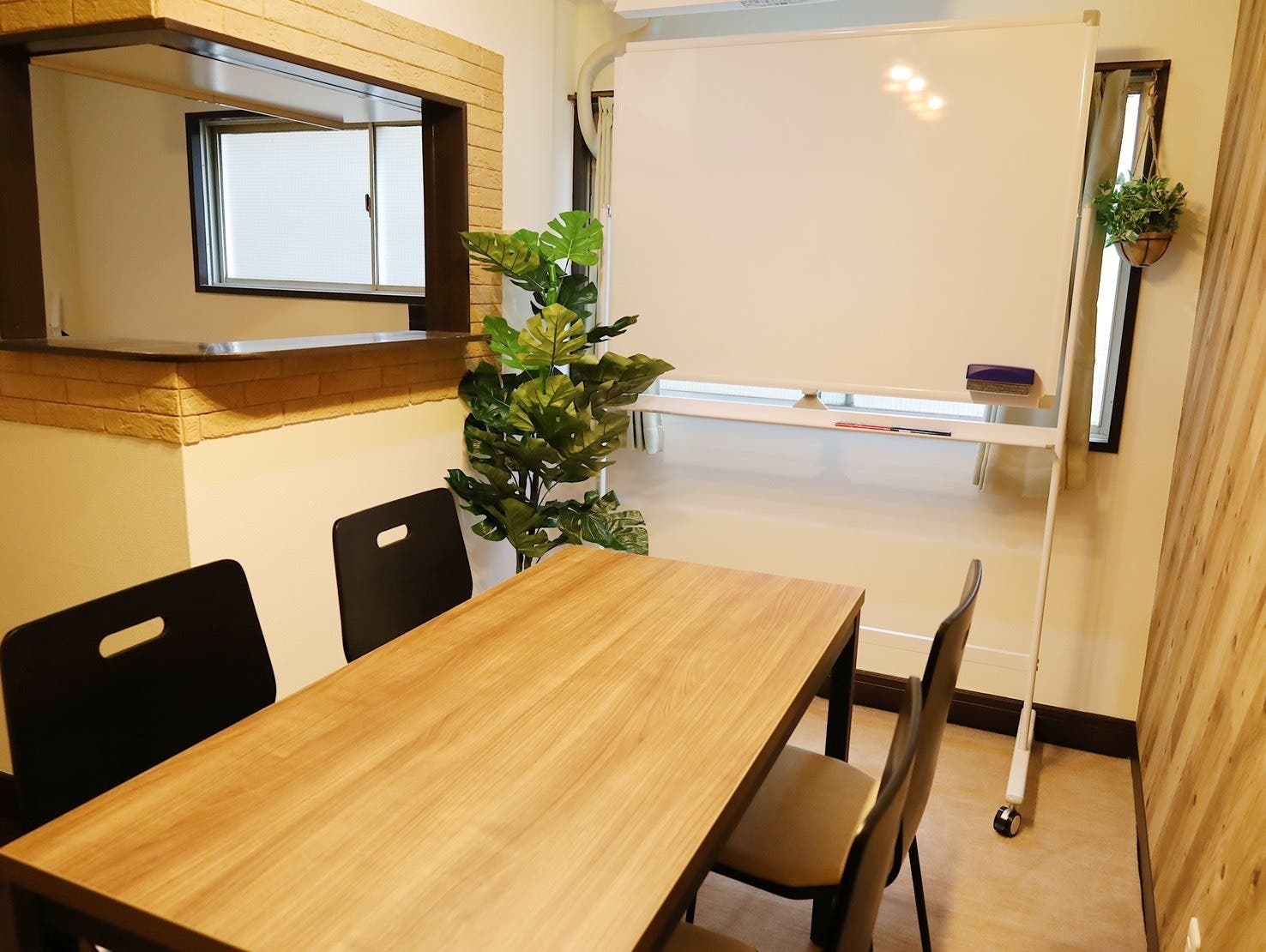 ★【赤羽5分】明るくお洒落。窓有り換気可能。高速WiFi！テレワーク、会議、レッスン等。貸会議室（最大6名・Room B）の写真4