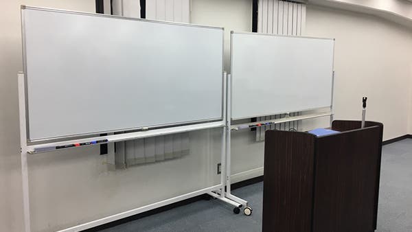 茅場町駅すぐ!アクセス最高96名収容の大会議室の写真4