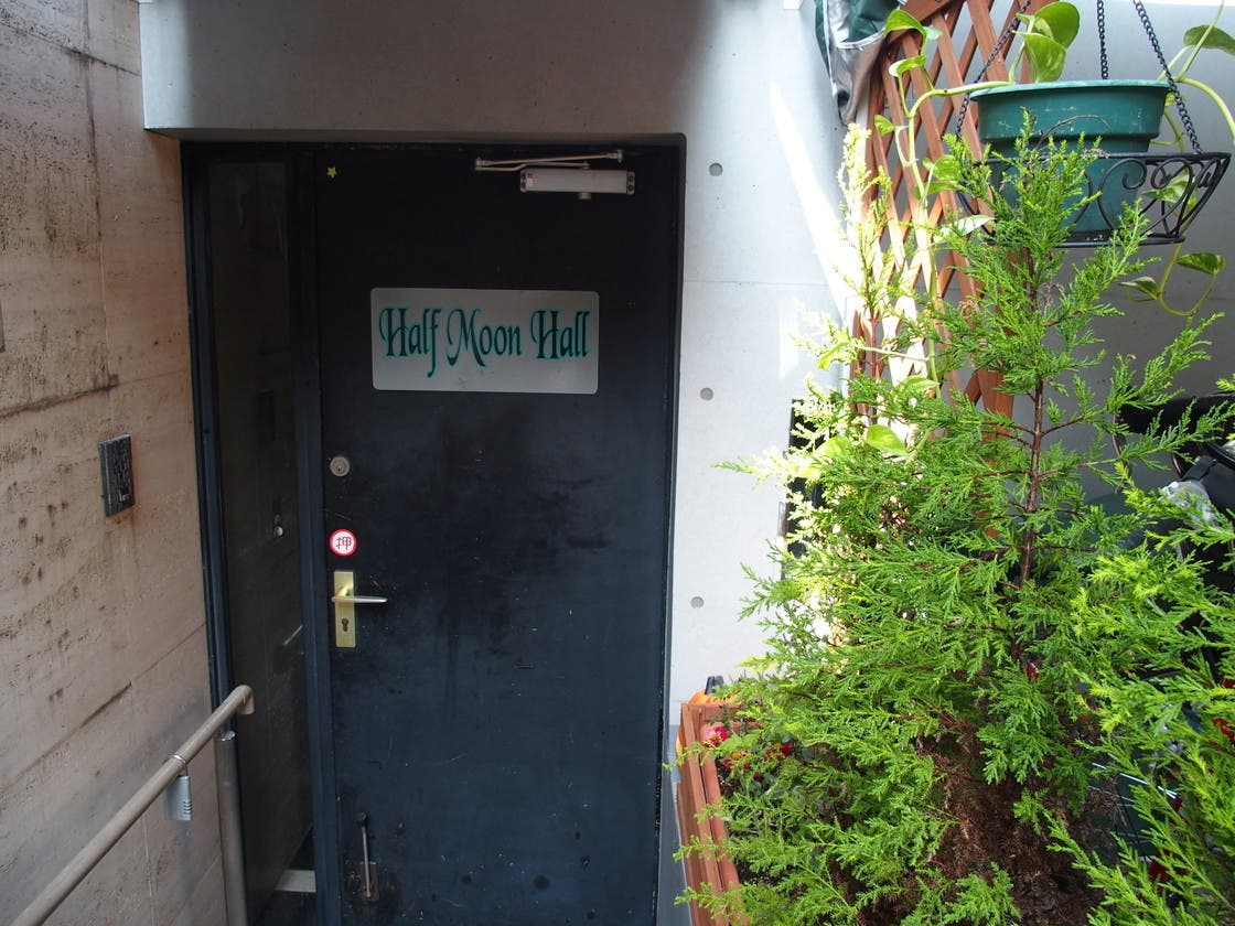 【下北沢】地下なのに高さ5.3m！？設備充実の半月型大ホールでコンサートはいかがでしょうか？の写真23