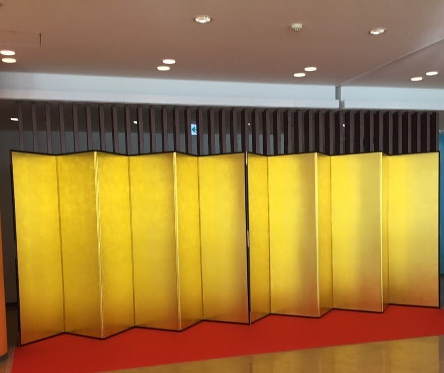 【堺筋本町駅 "目の前" 貸会議室】200人以上入る天井高くて明るい貸しホール（ABホール）の写真3