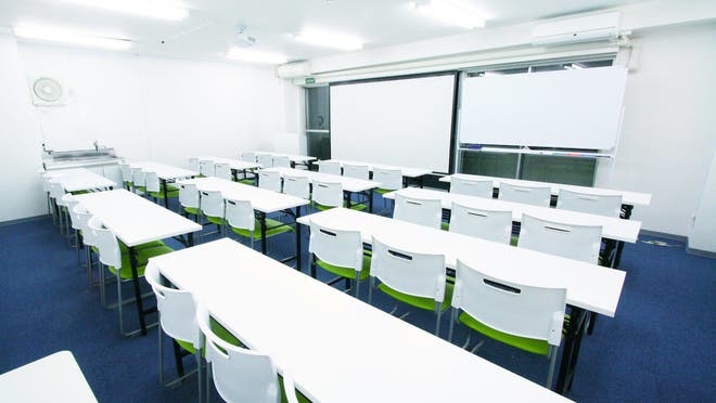 【渋谷駅徒歩1分!ヒカリエ隣!42名利用可!】プロジェクター・ホワイトボード・WiFi全て無料!ふれあい貸し会議室 渋谷No28の写真1