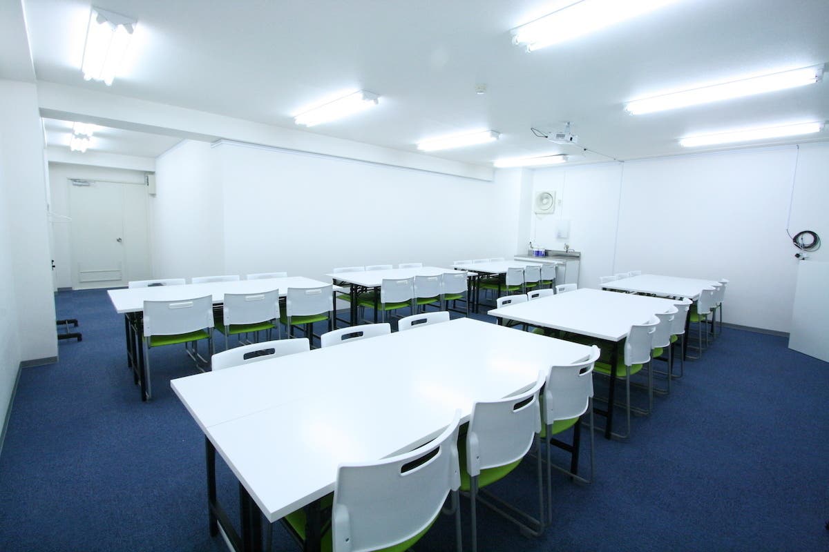 【渋谷駅徒歩1分！ヒカリエ隣！42名利用可！】プロジェクター・ホワイトボード・WiFi全て無料！ふれあい貸し会議室 渋谷No28の写真12