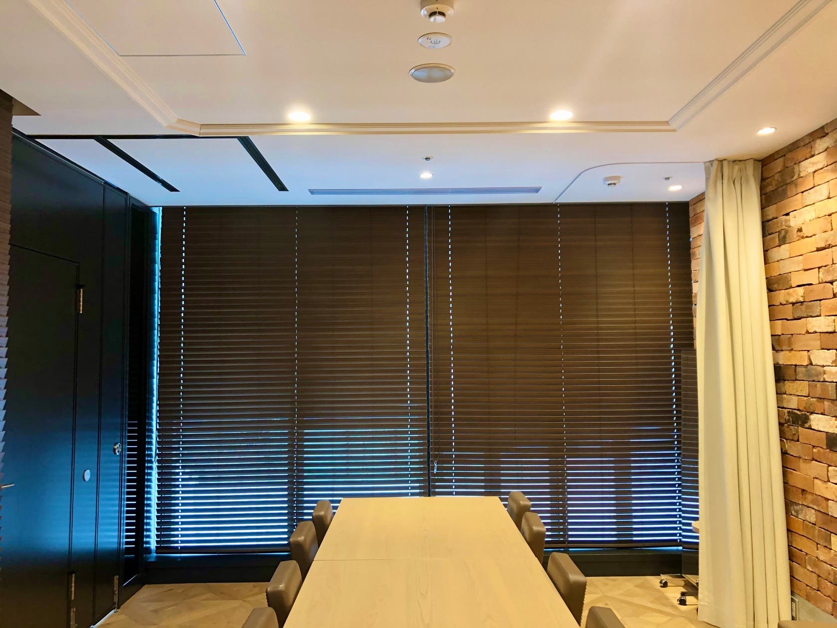 【渋谷駅5分】会議/ワークショップ/勉強会/セミナー等OK!結婚式場を使用したシェアオフィスの貸し会議室✨の写真4