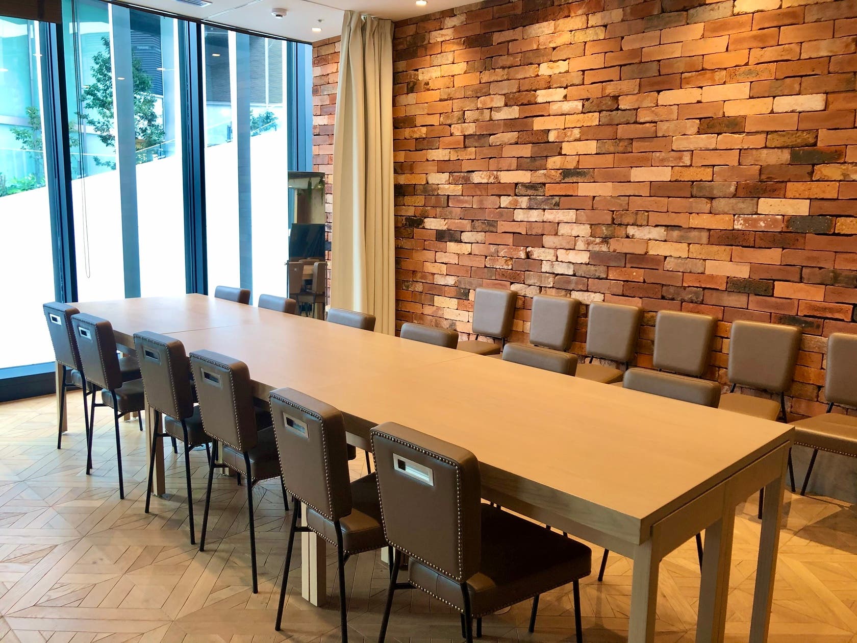 【渋谷駅5分】会議/ワークショップ/勉強会/セミナー等OK!結婚式場を使用したシェアオフィスの貸し会議室✨の写真1