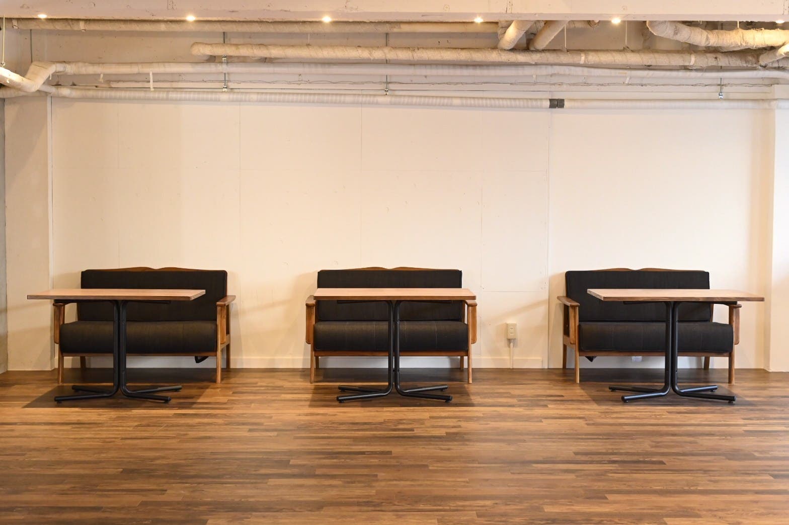 【参宮橋徒歩1分】好立地の広々空間！イベント/撮影/会議/パーティ利用に。ウッド調のおしゃれスペース<革命と鍛錬>の写真3