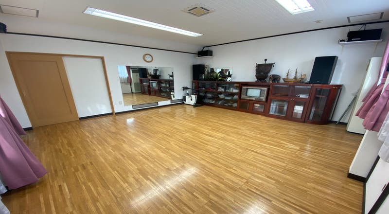 お教室、サークル、会議、セミナーなどに！鏡付きのお部屋でダンス練習にも◎