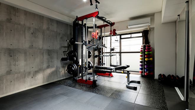 【梅田ドンキホーテ徒歩3分】24時間営業!梅田地域最安値当日予約可能の個室レンタルフットネスジム!全面鏡張!ヨガやパーソナル可能の写真2