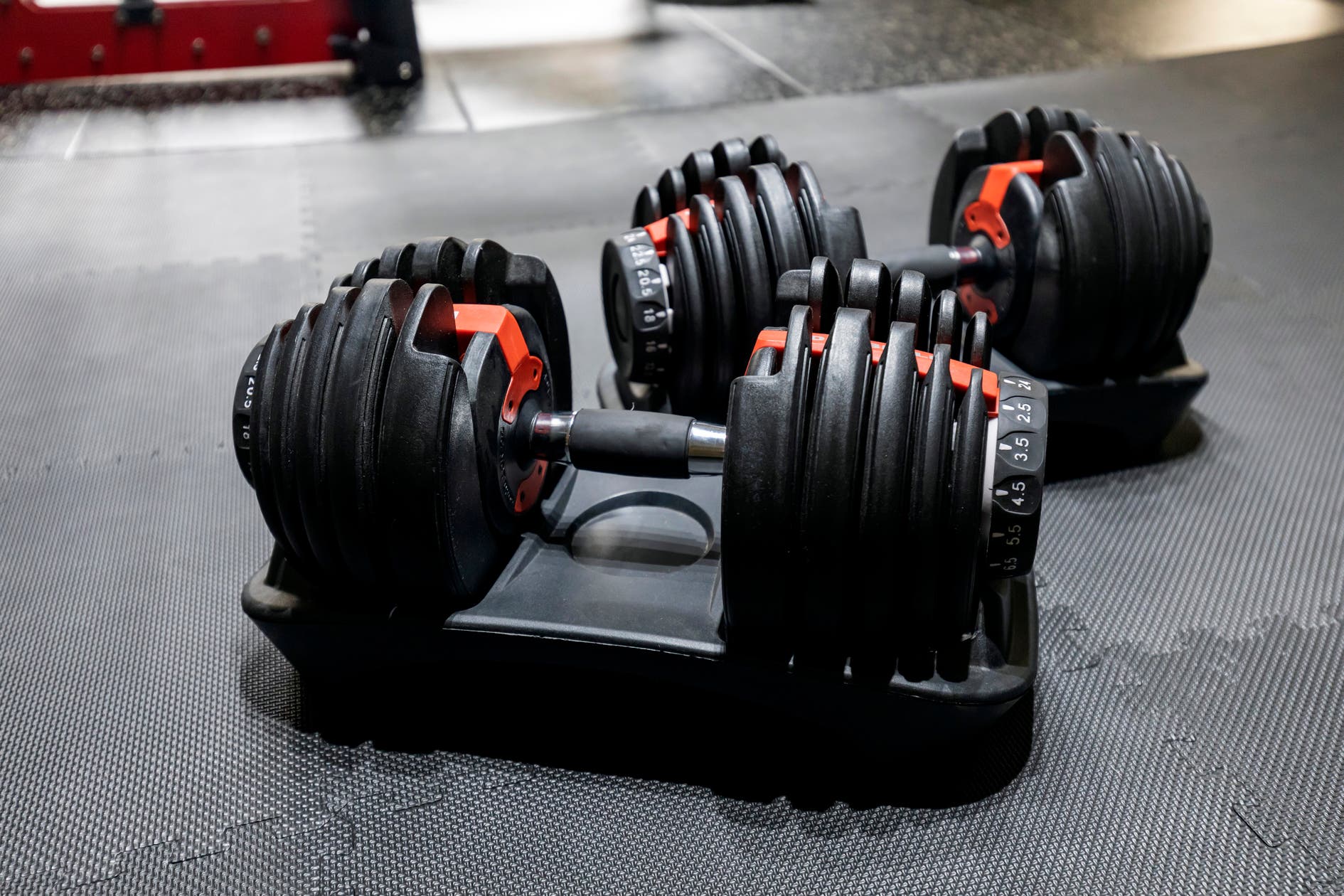 【梅田ドンキホーテ徒歩3分】24時間営業！梅田地域最安値当日予約可能の個室レンタルフットネスジム！全面鏡張！ヨガやパーソナル可能の写真6