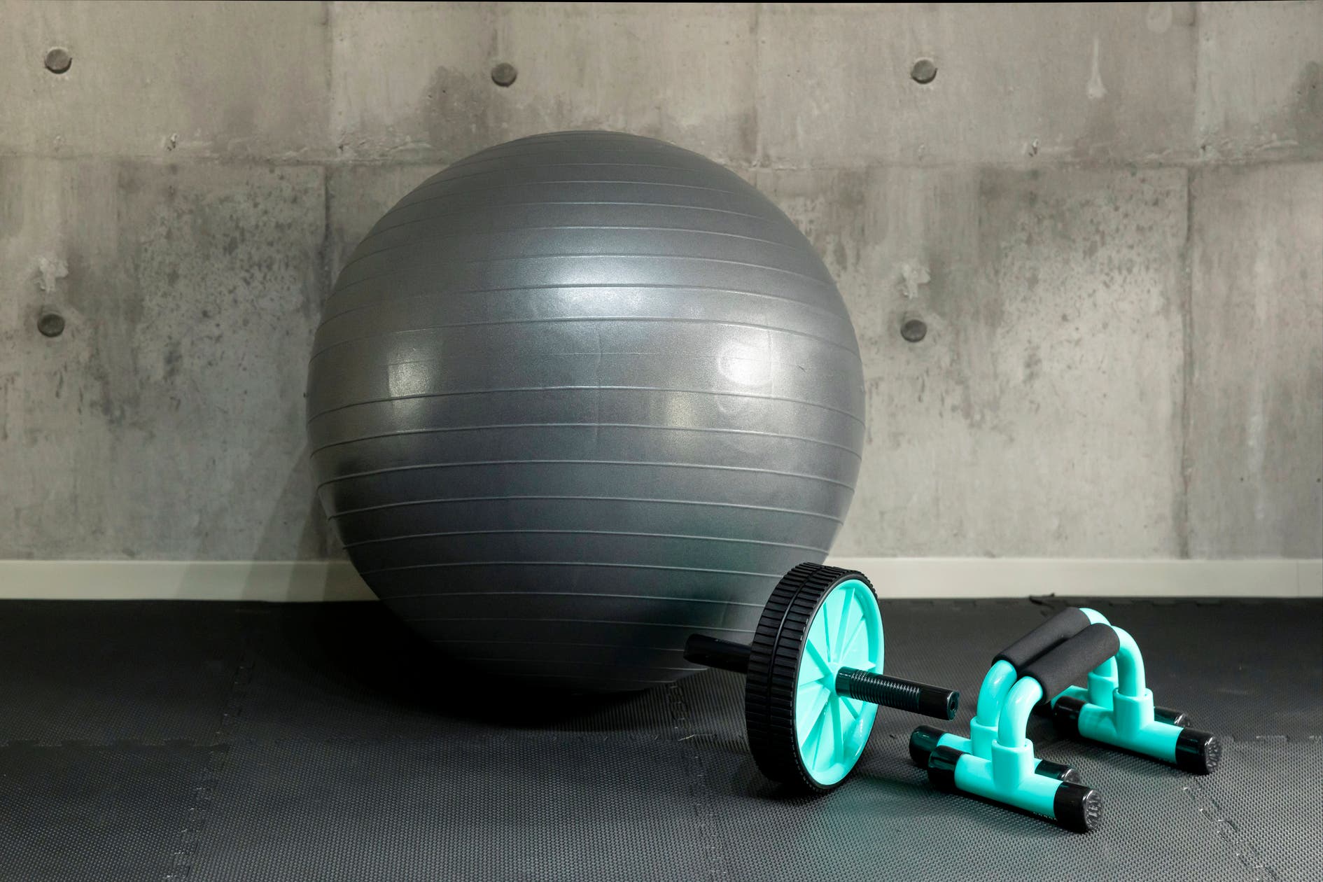 【梅田ドンキホーテ徒歩3分】24時間営業！梅田地域最安値当日予約可能の個室レンタルフットネスジム！全面鏡張！ヨガやパーソナル可能の写真7