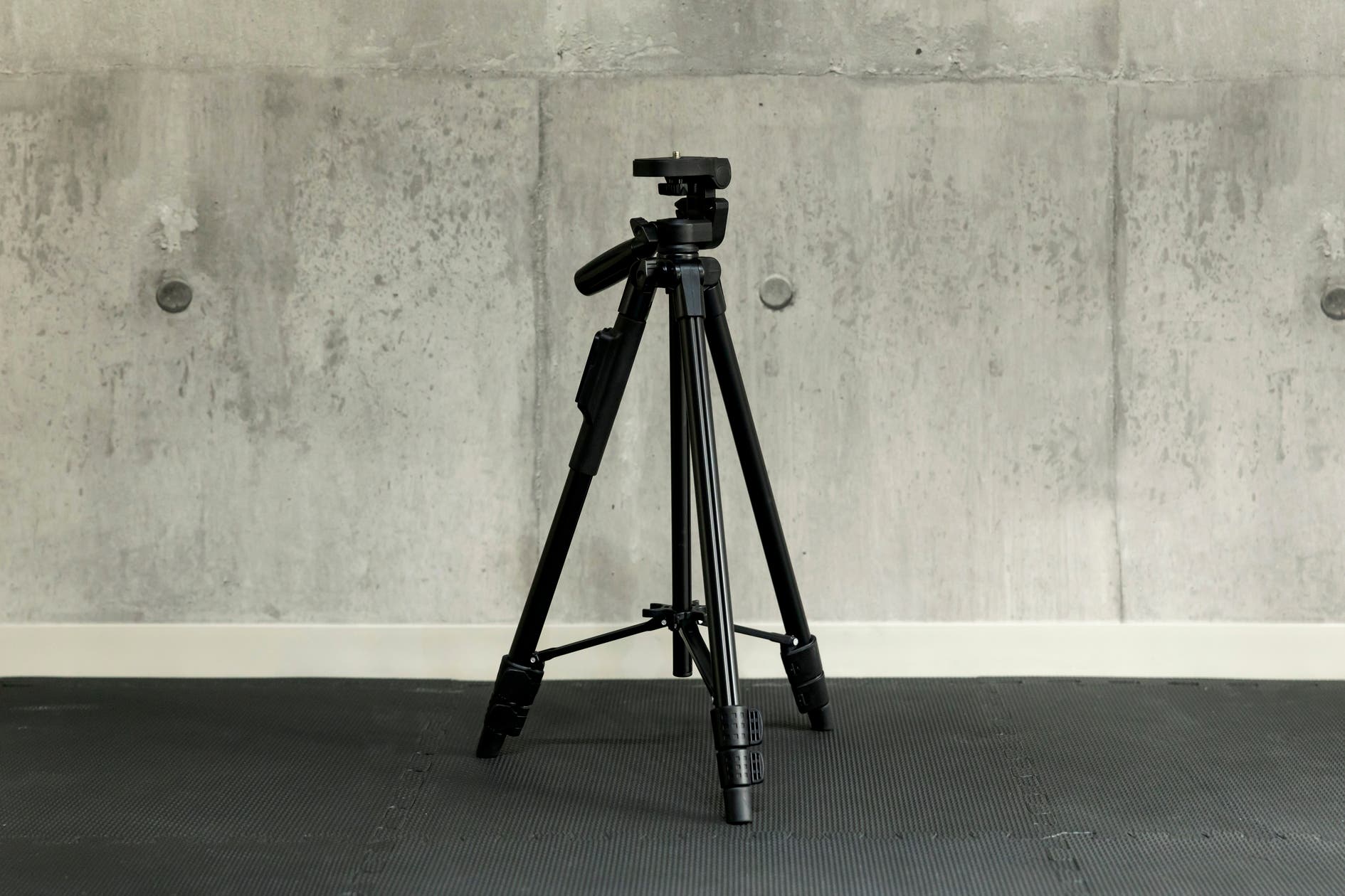 【梅田ドンキホーテ徒歩3分】24時間営業！梅田地域最安値当日予約可能の個室レンタルフットネスジム！全面鏡張！ヨガやパーソナル可能の写真10