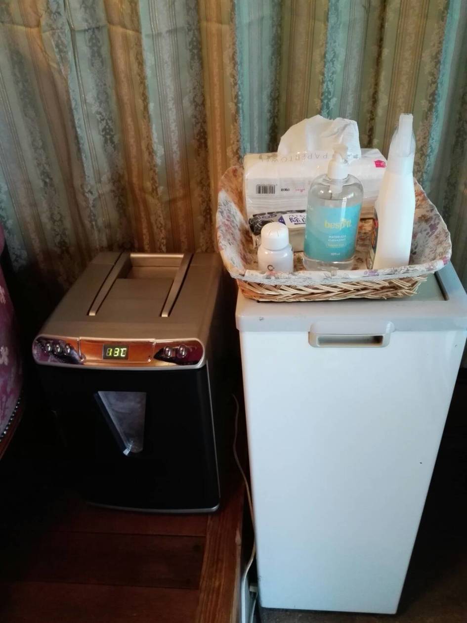 Toga40：テレワークに！Wi-Fi有。静かな古民家の完全個室！大正浪漫風の応接セットとデスク。打合せや撮影など。軽一台駐車可の写真7