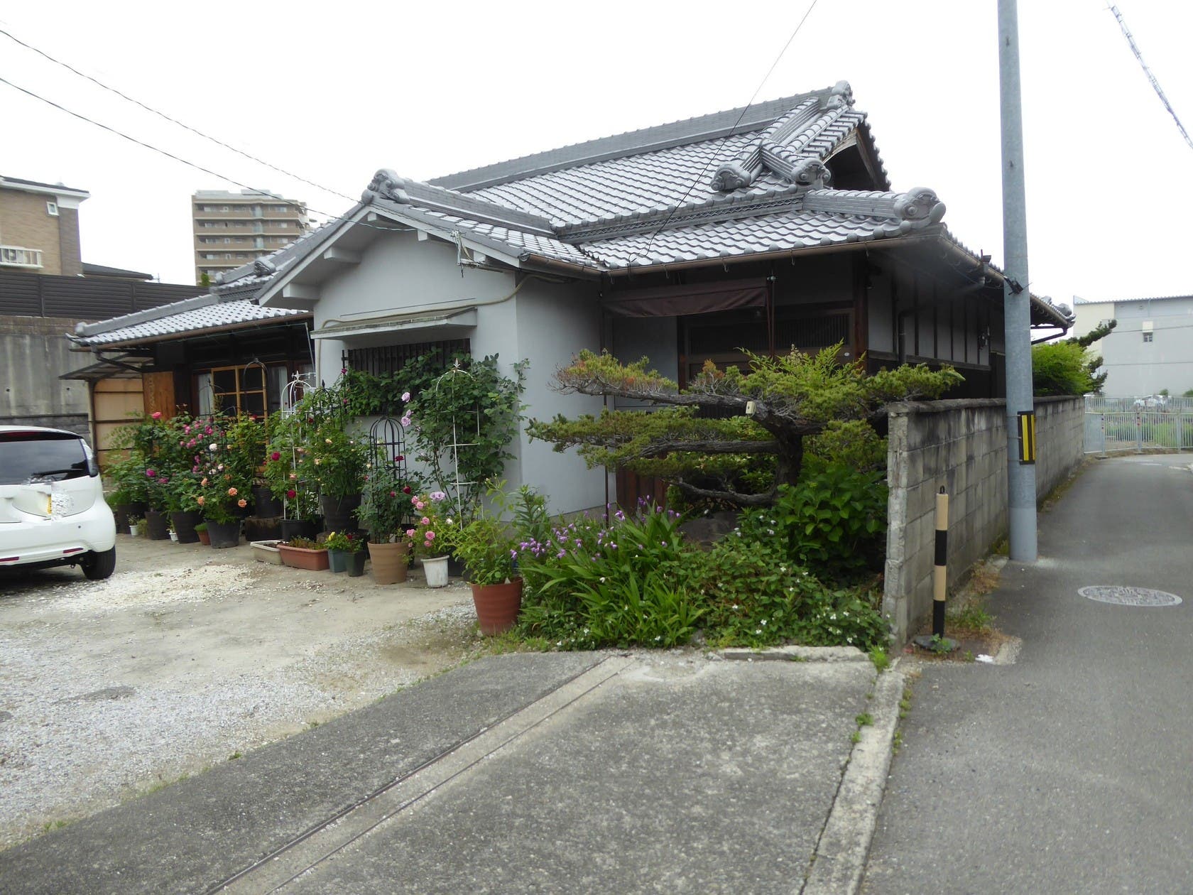 Toga40：テレワークに！Wi-Fi有。静かな古民家の完全個室！大正浪漫風の応接セットとデスク。打合せや撮影など。軽一台駐車可の写真13