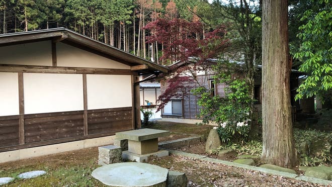 広すぎる庭のある山の中の平家の写真5