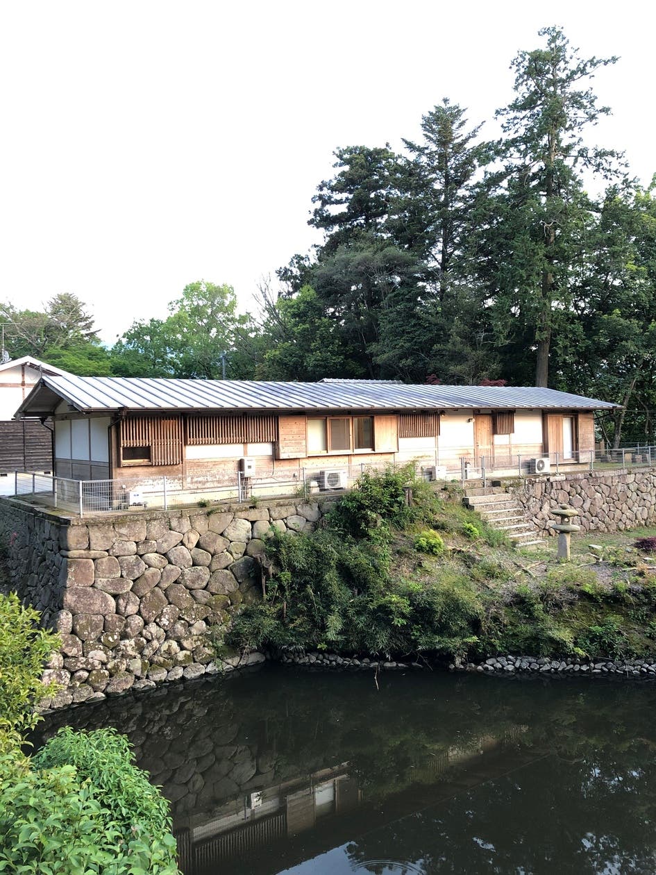 広すぎる庭のある山の中の平家の写真6